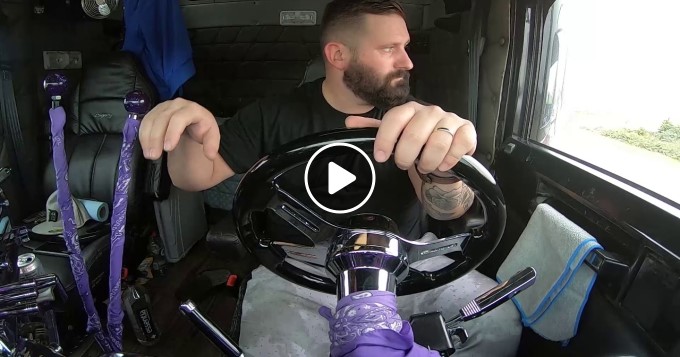 Twin stick 13 speed straight piped Detroit Twin stick 13 speed straight piped Detroit